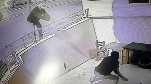 Birlikte yaşadığı kadının kocası tarafından öldürülen esnafın vurulma ... Birlikte yaşadığı kadının kocası tarafından öldürülen esnafın vurulma ...